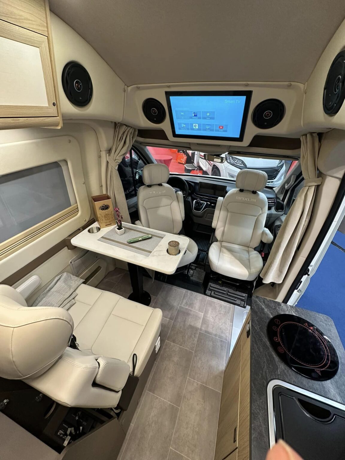 Nieuw uit China: de zes meter lange buscamper Maxus RV 9 - NKC