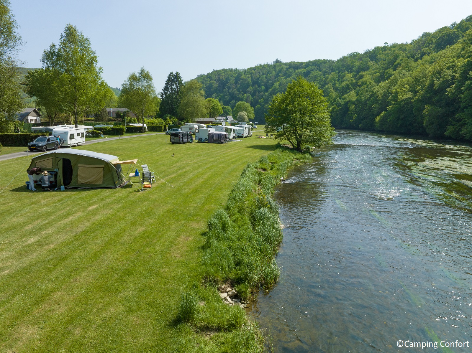 Camperen aan het water in de Belgische Ardennen - NKC